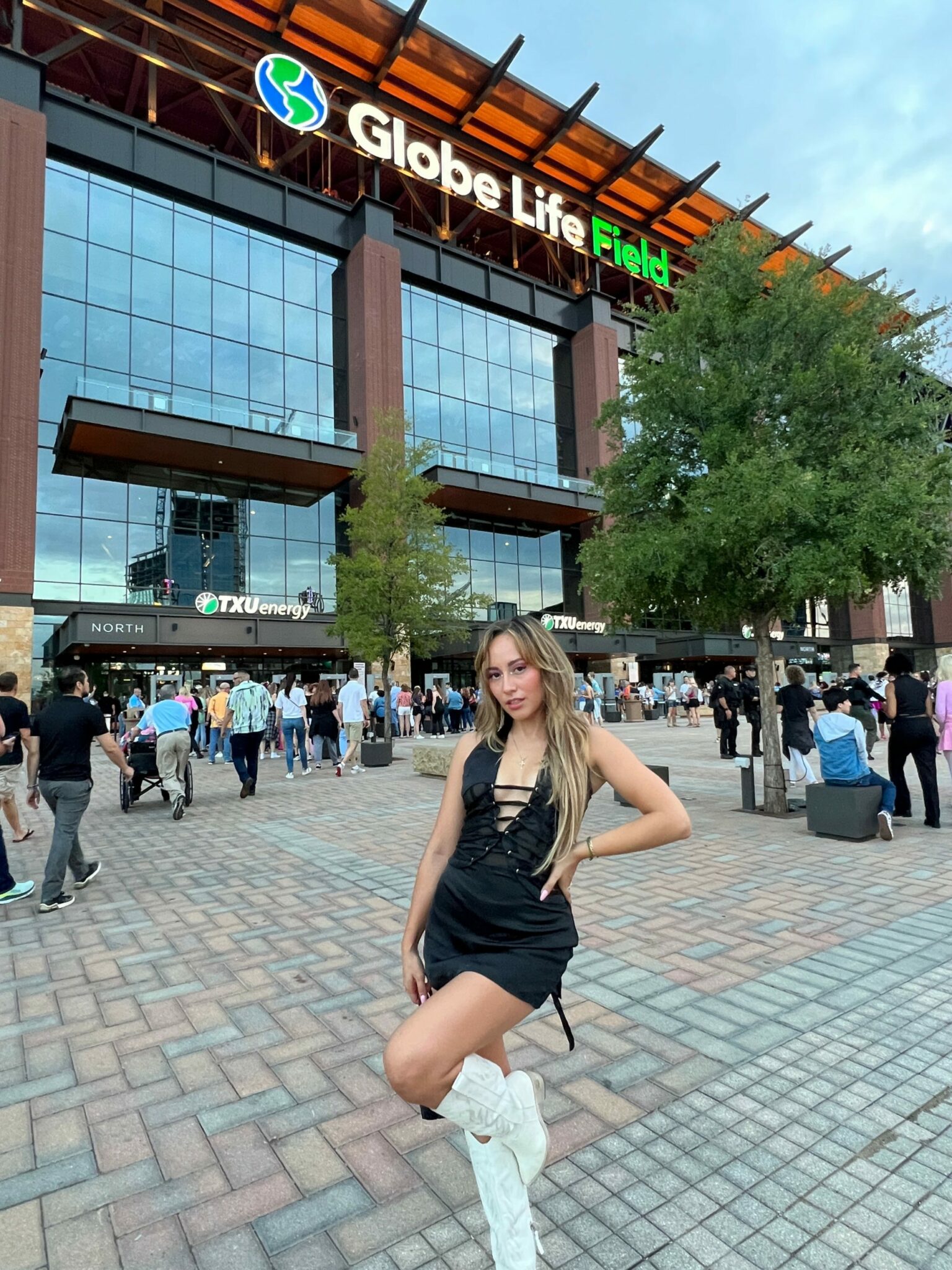 Meet Sara Valles - Voyage Dallas Magazine | Dallas City Guide